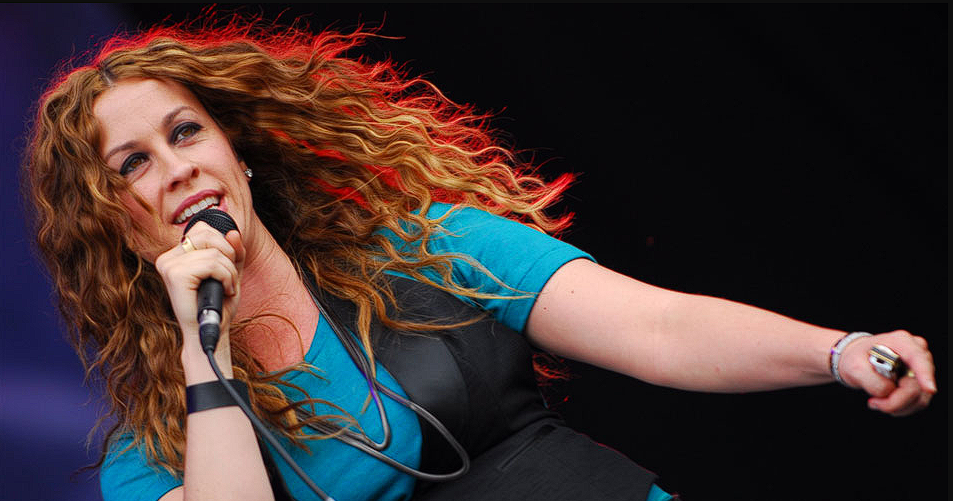 Alanis Morrisette retorna ao Brasil após 12 anos - Confere Rock