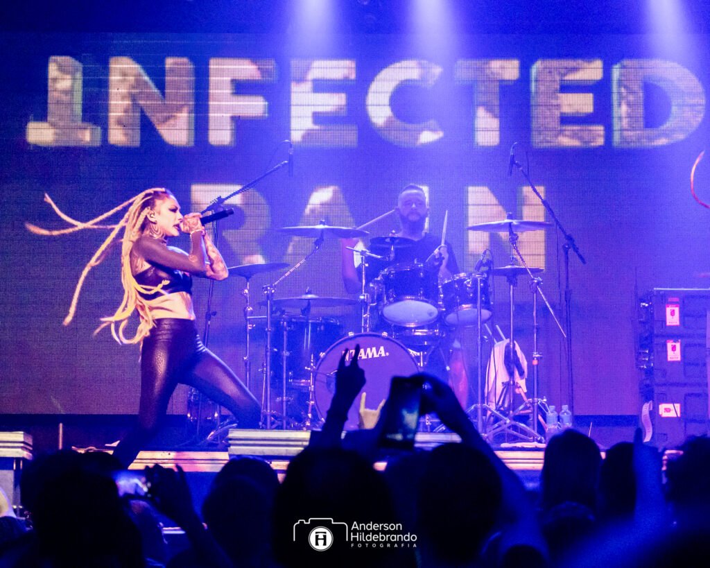 Infected Rain esbanja poderio sonoro e performance na estreia da banda ...