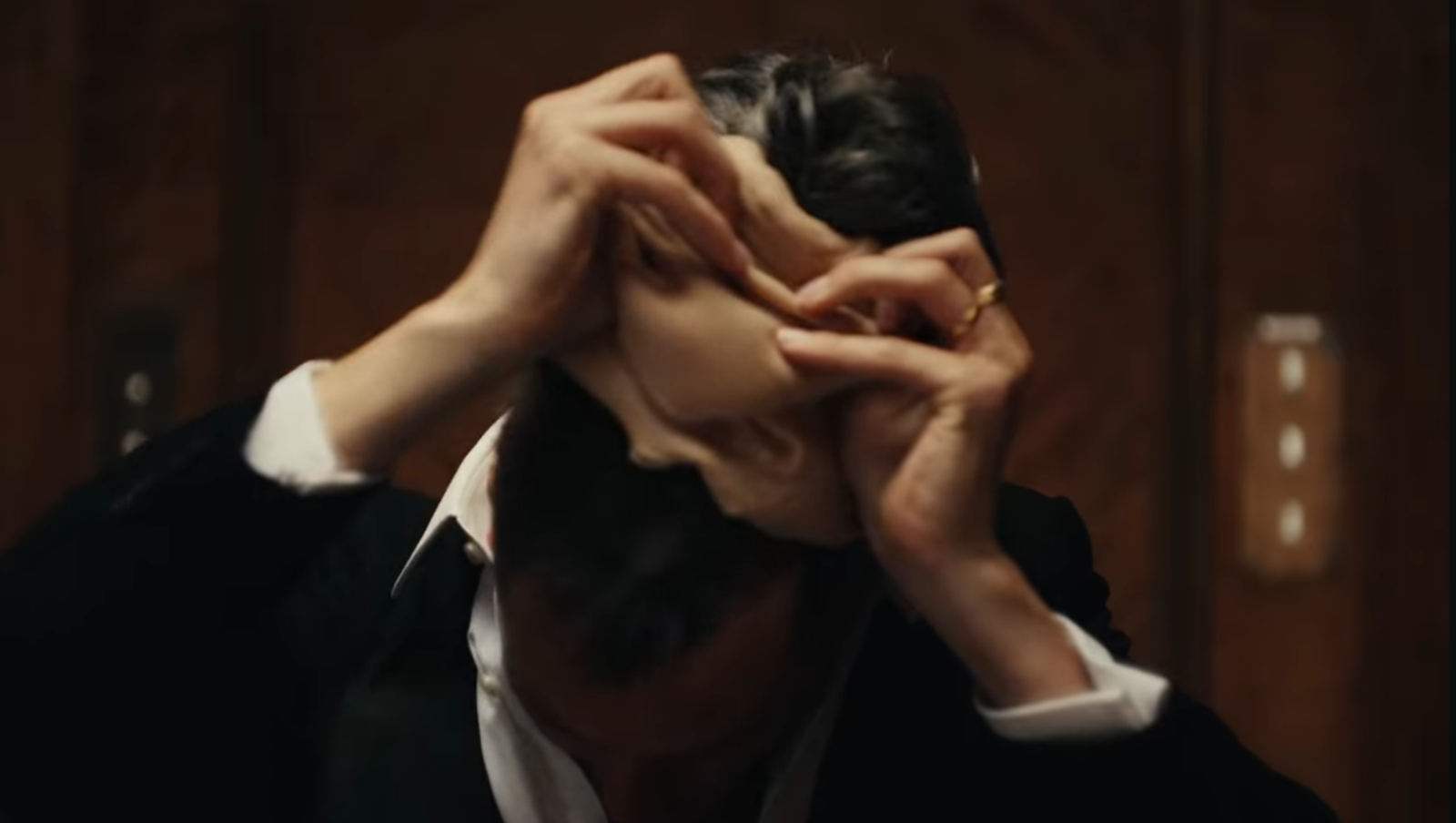 President se desmascara em vídeo de novo single "Fearless" - Confere Rock