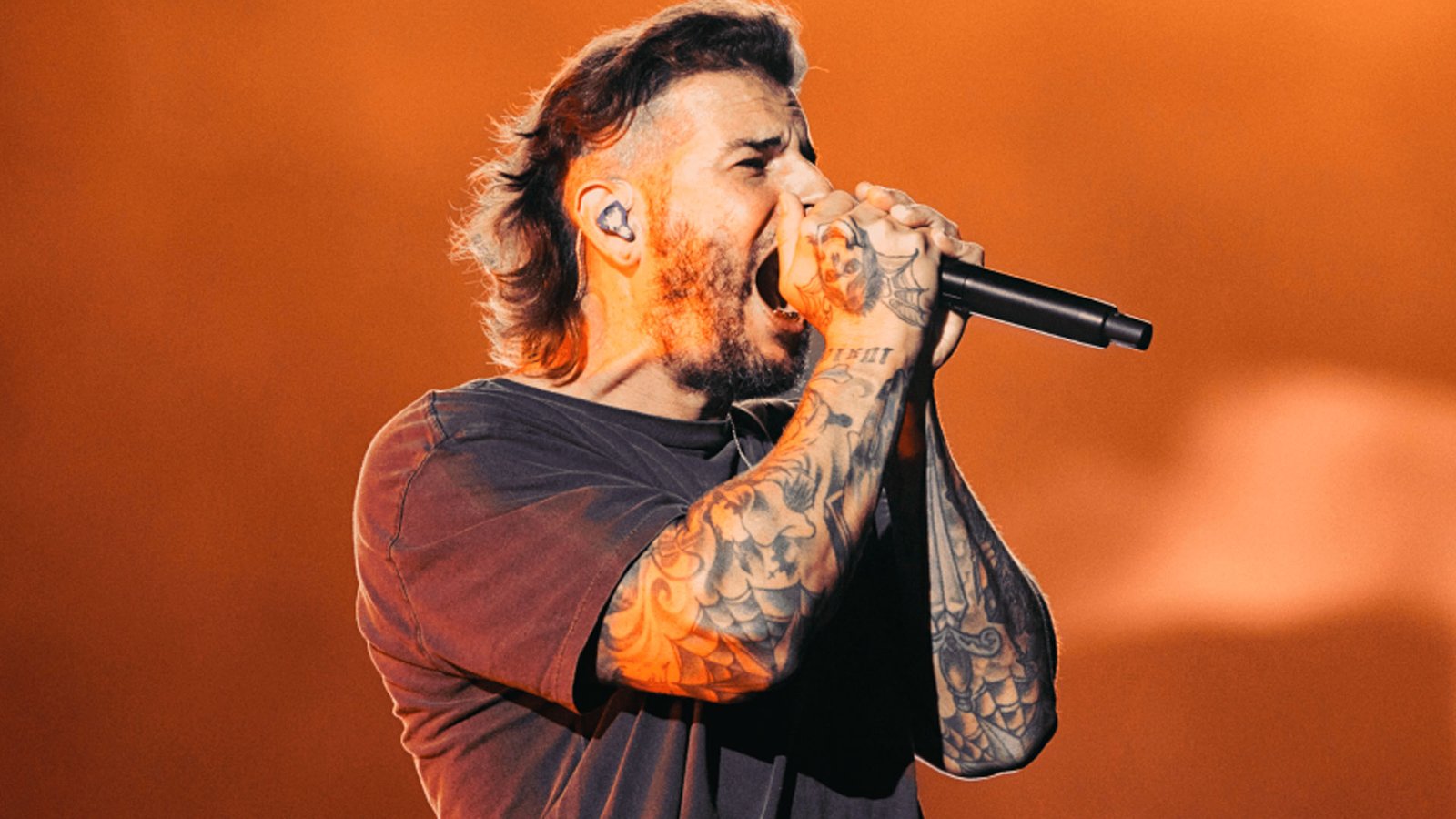 O disco do Avenged Sevenfold que M. Shadows define como "um trem-bala ...
